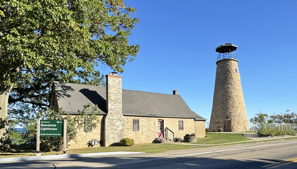 Barcelona (Portland Harbor) Lighthouse, New York at Lighthousefriends.com
