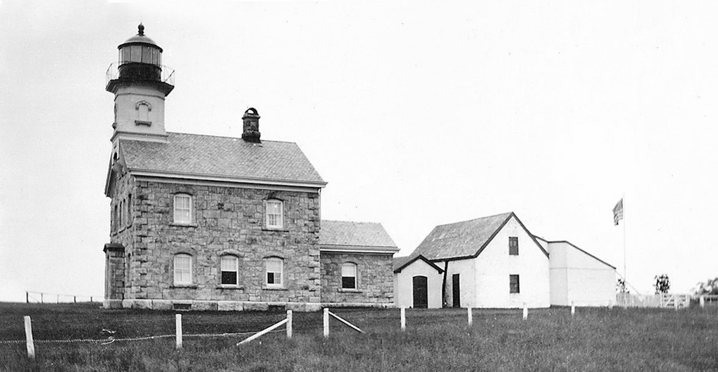 Old Field Point Lighthouse, New York at Lighthousefriends.com