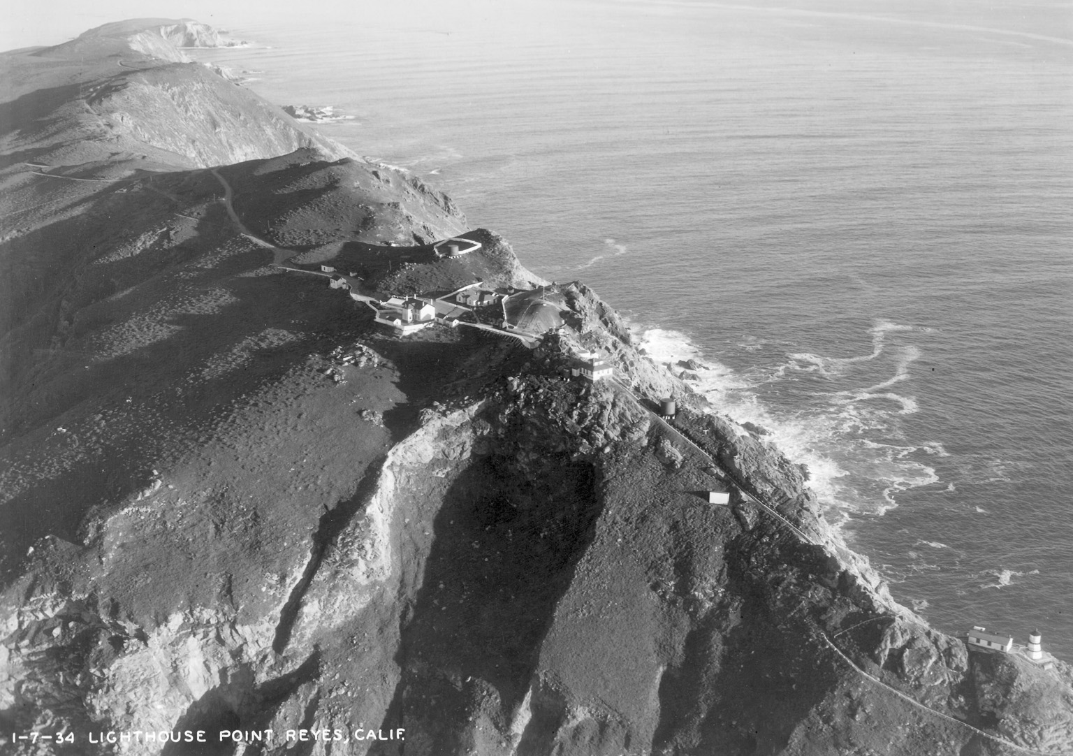 Point Reyes Lighthouse, California at Lighthousefriends.com