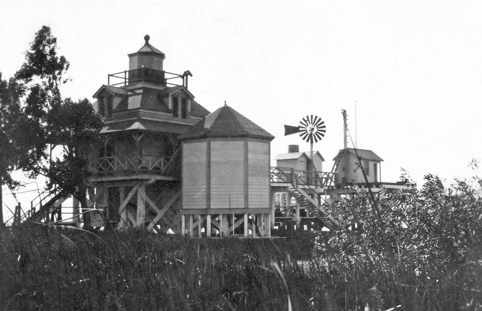 Roe Island Lighthouse, California at Lighthousefriends.com