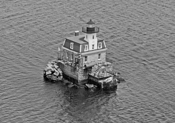 Sabin Point Lighthouse, Rhode Island at Lighthousefriends.com