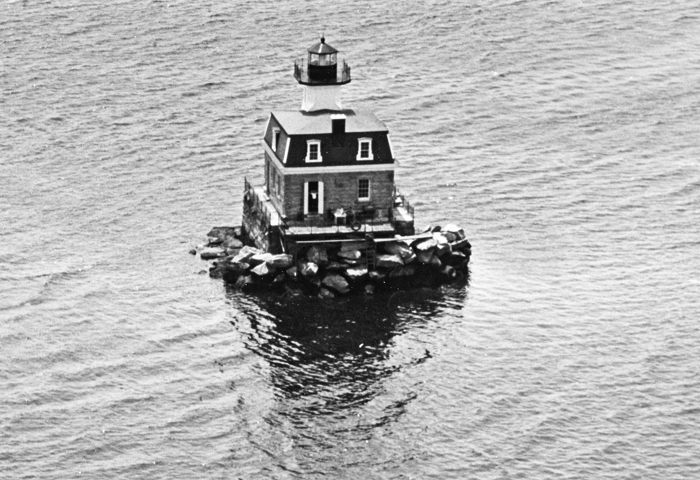 Sabin Point Lighthouse, Rhode Island at Lighthousefriends.com