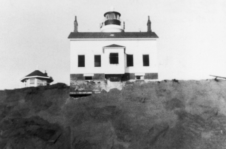 Willapa Bay Lighthouse, Washington at Lighthousefriends.com